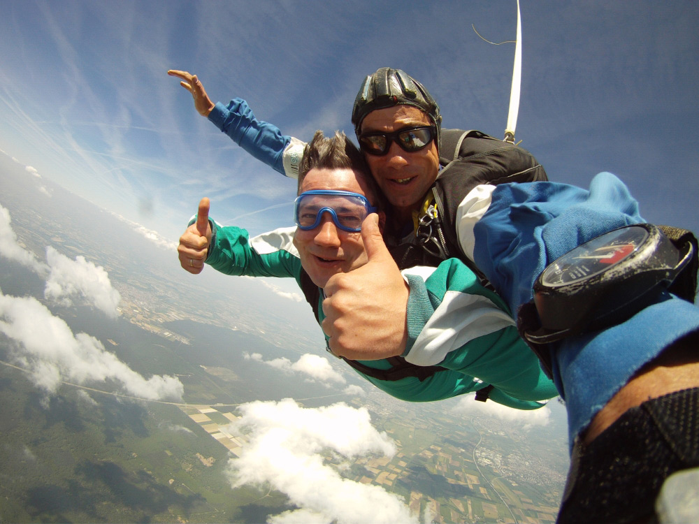 Tandemsprung: Die Bilder vom Tandemspringen, alle Bildaufnahmen von sky ...