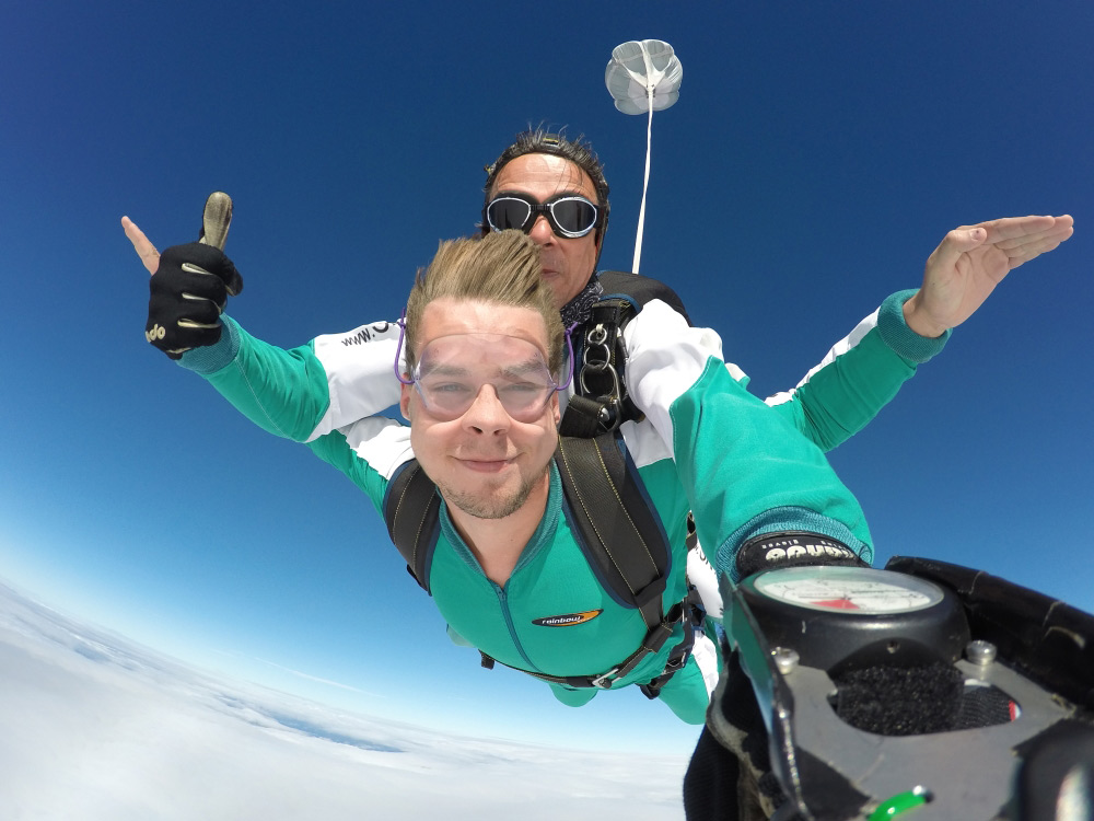 Tandemsprung: Die Bilder vom Tandemspringen, alle Bildaufnahmen von sky ...