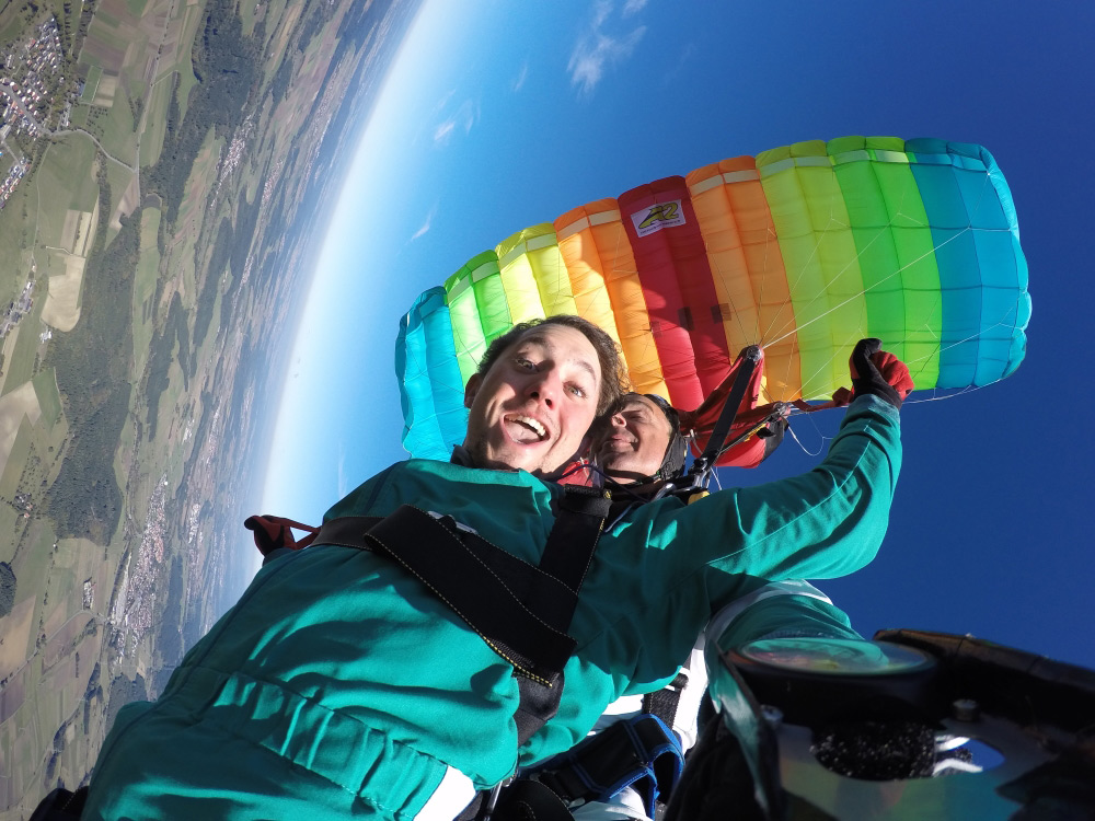 Tandemsprung: Die Bilder vom Tandemspringen, alle Bildaufnahmen von sky ...