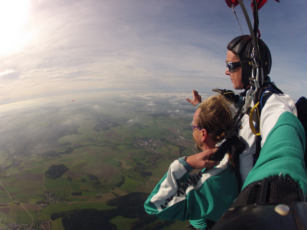 Tandemsprung: Die Bilder vom Tandemspringen, alle Bildaufnahmen von sky ...
